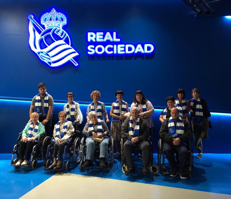 Los participantes en el Taller de Fútbol del centro Aita Menni de Oñati ...