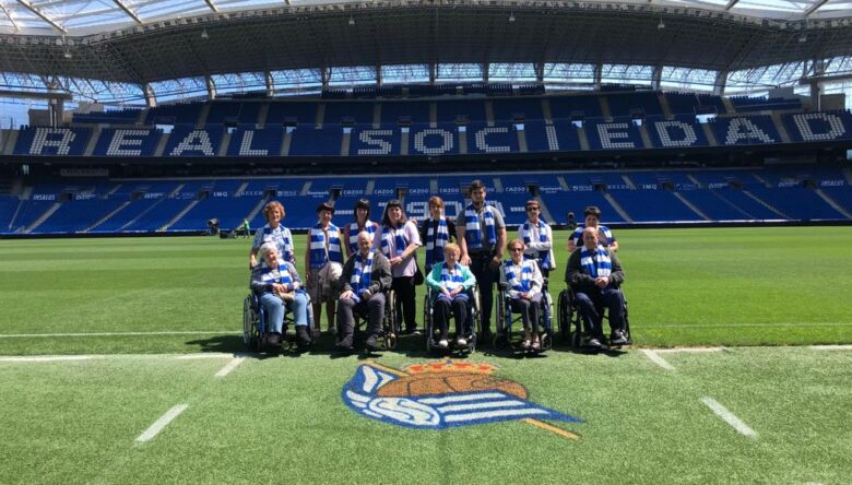 Los participantes en el Taller de Fútbol del centro Aita Menni de Oñati ...